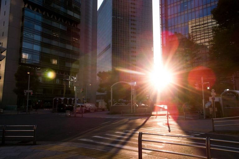 元は写真用語？巷でよく聞く「ハレーション」とはいったいなんだ｜カメなれっ！